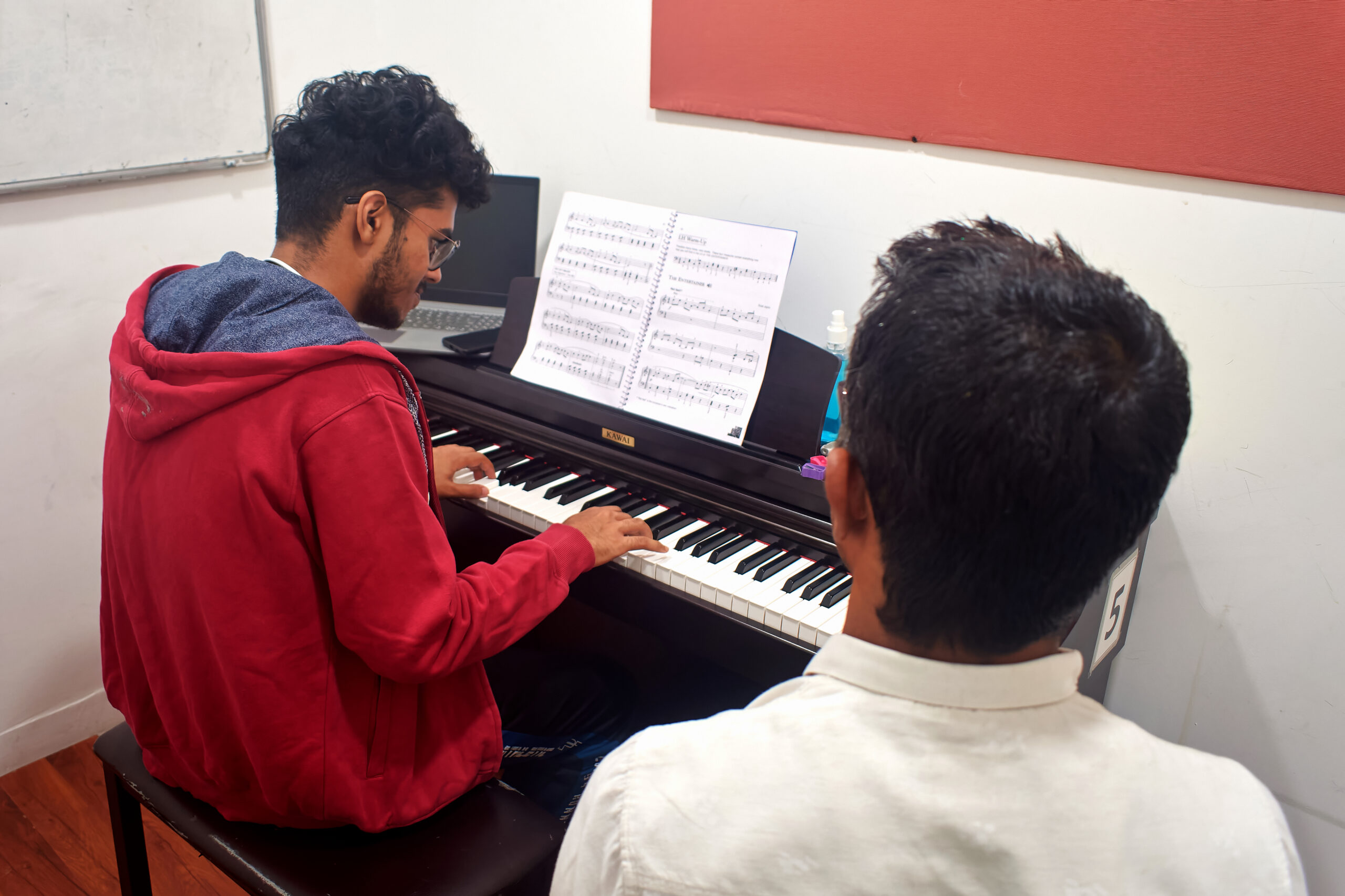 Leisure Play Piano - Theme Music Institute